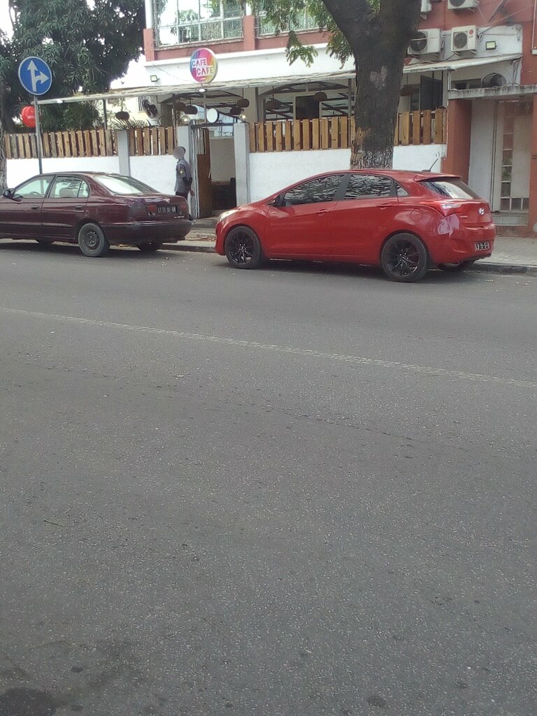 Kafe Café Café, Loanda, foto