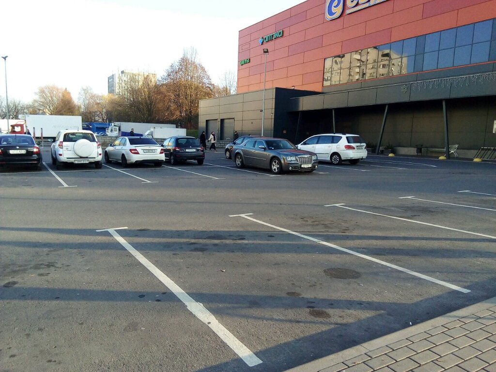 Otoparklar Parking lot, Minsk, foto