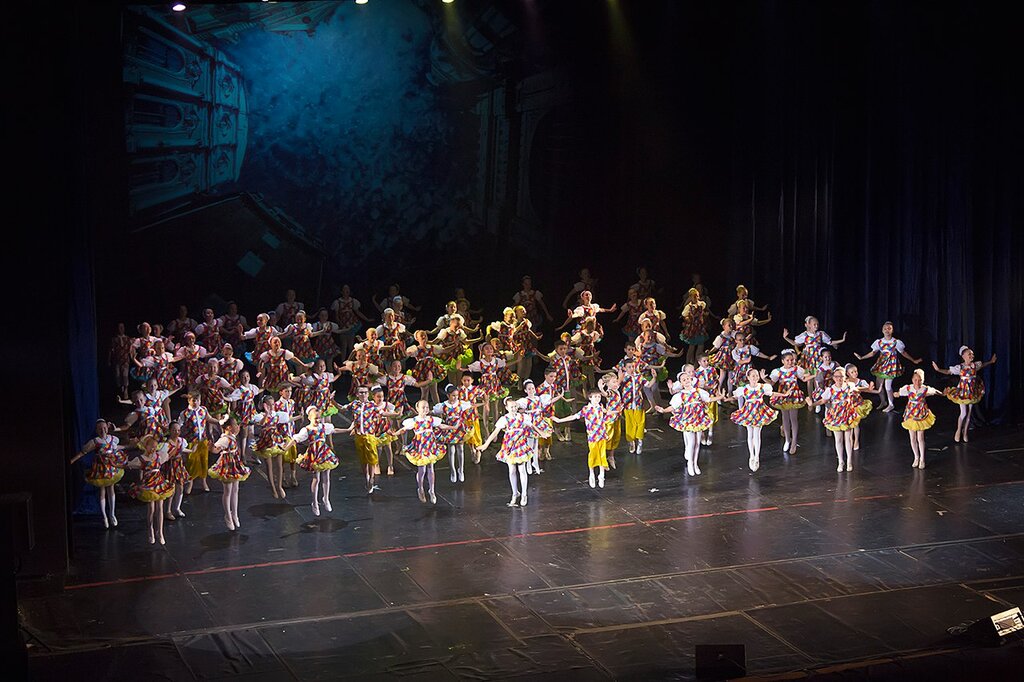 Dans okulları Solnyshko Peterburga, Saint‑Petersburg, foto