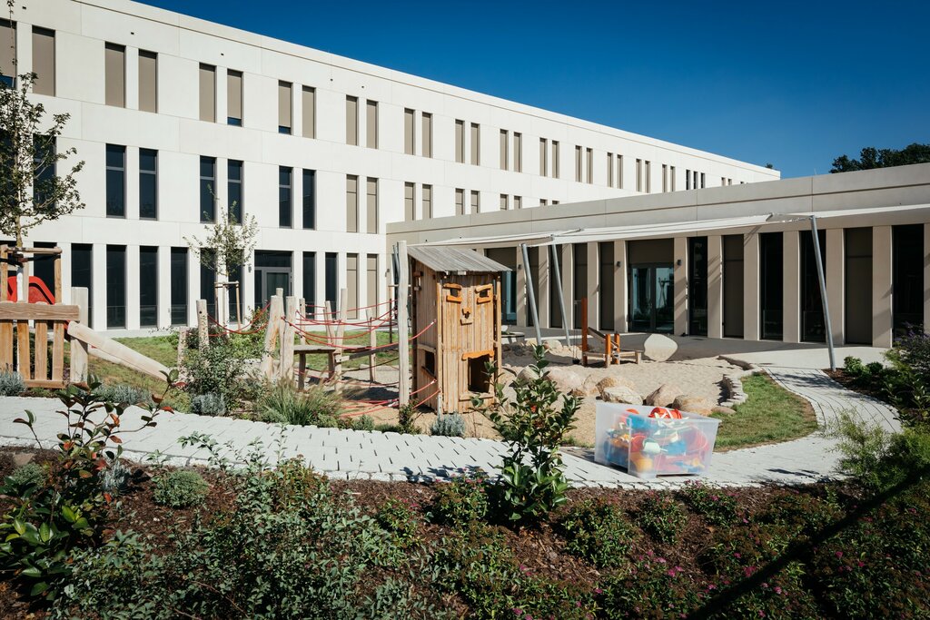 Ortaokul FRÖBEL-Integrationskindergarten Am Elsterbecken, Leipzig, foto