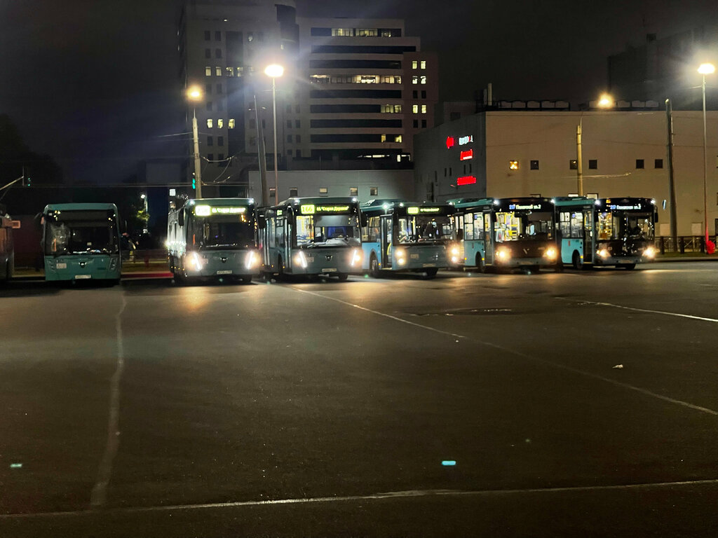 Toplu taşıma yönetimi ve bakımı Автобусная станция Старая Деревня, Saint‑Petersburg, foto
