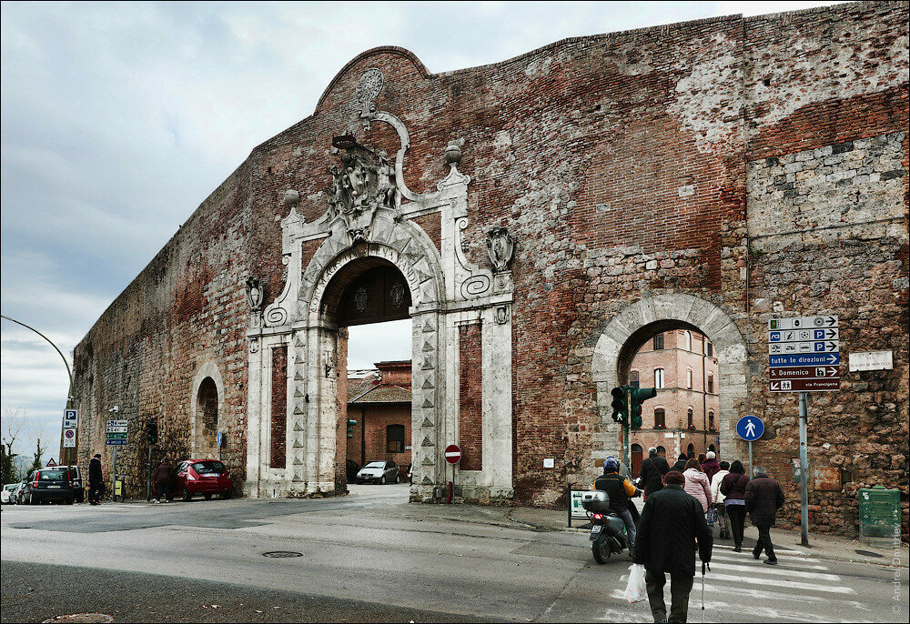 Turistik yerler porta Camollia, Siena, foto