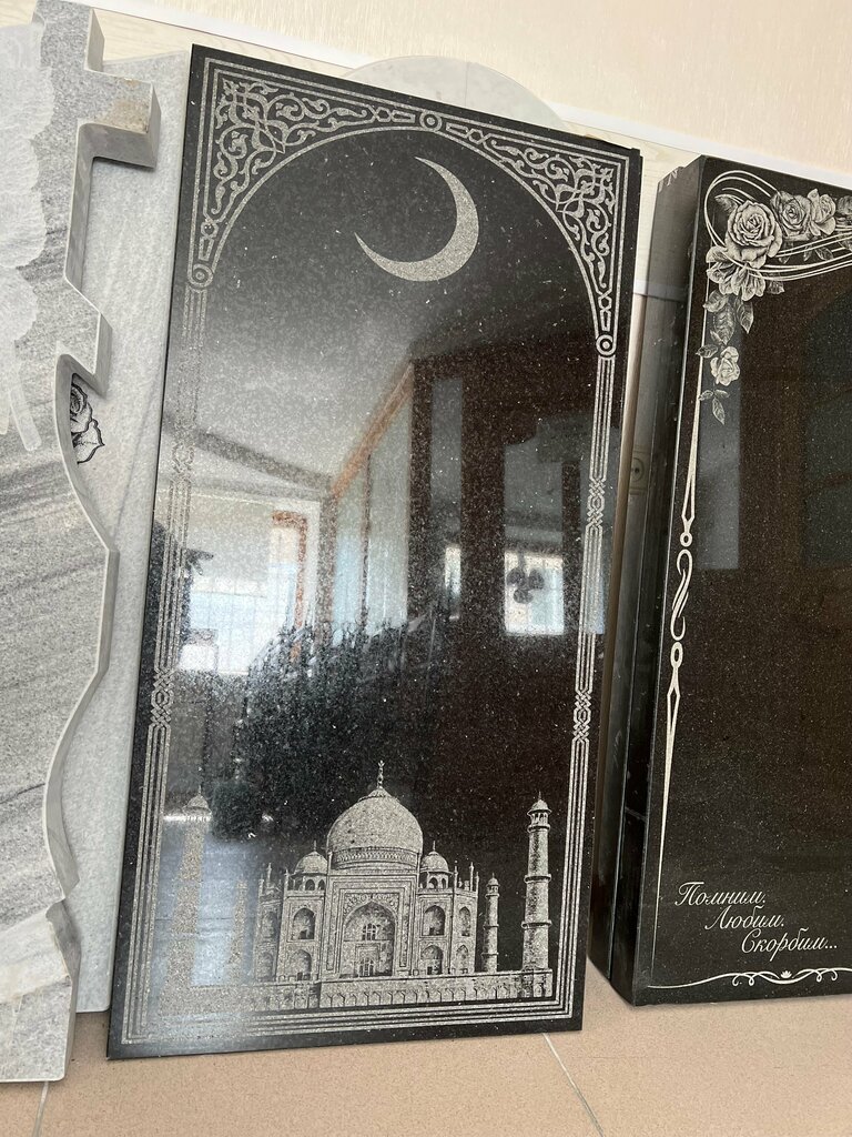 Heykel ve mezarlık taşı üreticileri Ritual, Rudny, foto