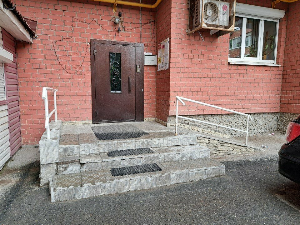 Bina, site yönetimi TSZh Mira, 8, Yekaterinburg, foto