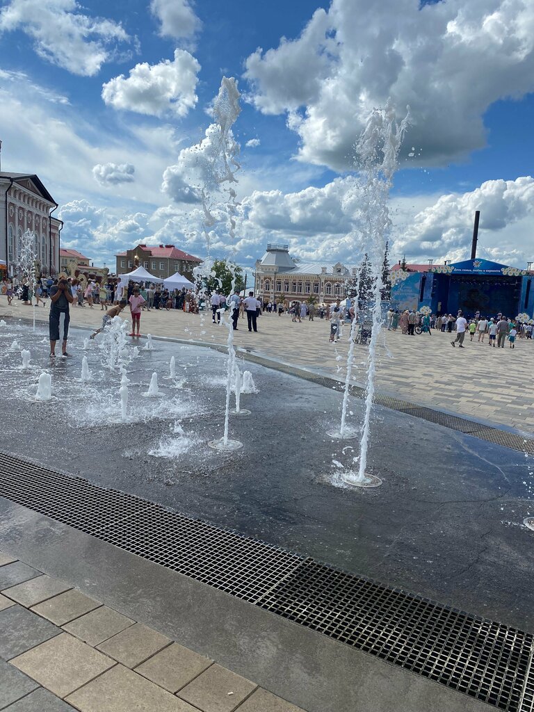 Çeşme Свето-музыкальный фонтан, Birsk, foto
