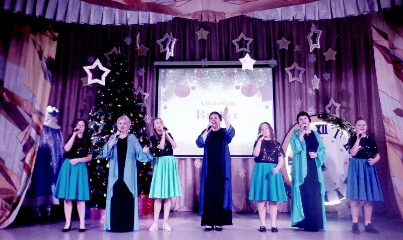 Kültür ocakları Mkuk Obyedineniye selskikh klubov Luch, Sverdlovskaya oblastı, foto