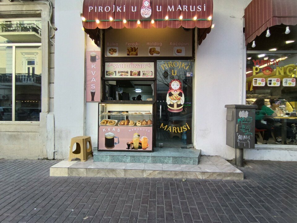 Ekmek fırını Pirojki u Marusi, Bakü, foto