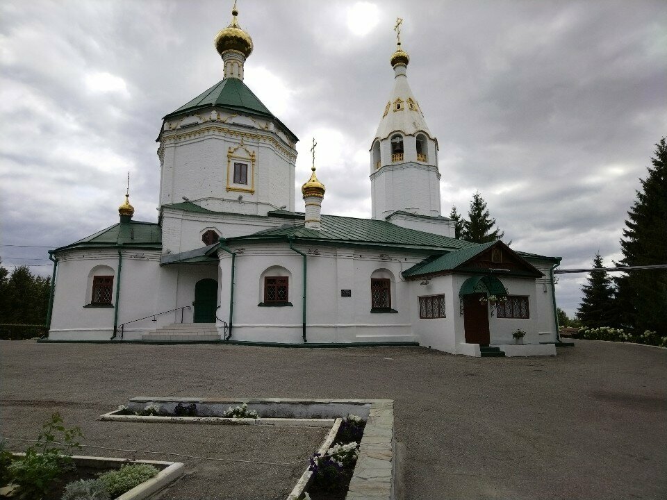 Ortodoks kiliseleri Tserkov Sergiya Radonezhskogo V Spaso-Preobrazhenskom monastyre, Cheboksary, foto