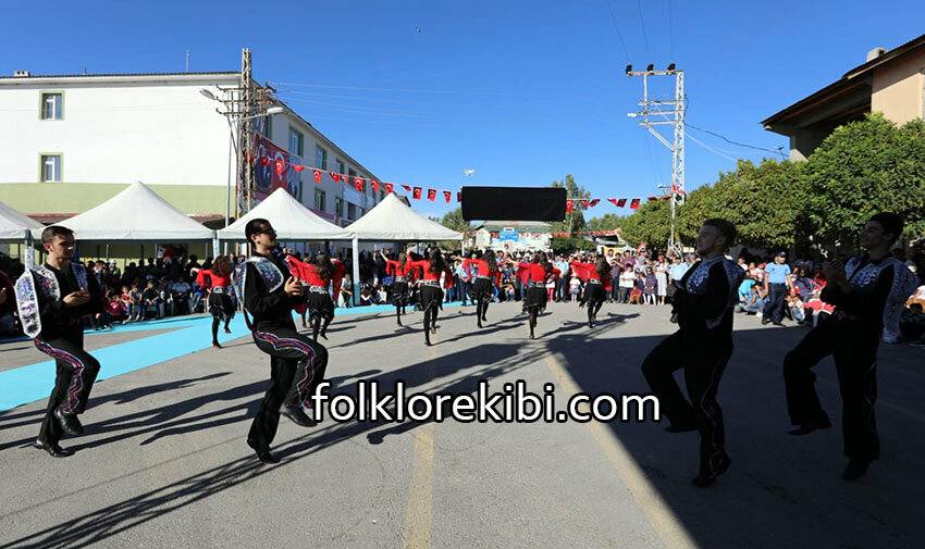 Müzik ve dans grupları İstanbul Halk Oyunları Ekibi, İstanbul, foto