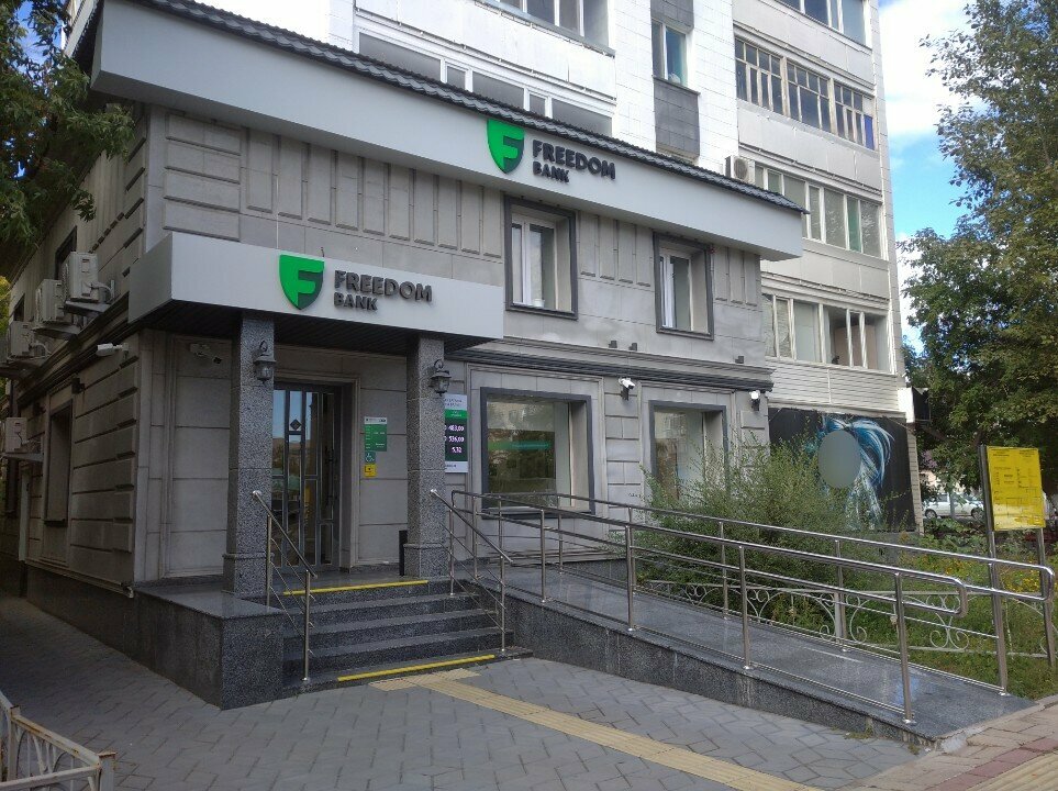 ATM'ler Freedom Bank, Pavlodar, foto