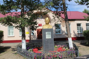 Im. A. A. Fadeyeva (ulitsa Volodarskogo No:23, Sorochinsk), kütüphaneler  Soroçinsk'ten