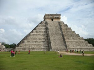 пирамида Кукулькана (Yucatán), turistik yerler  Yucatan Eyaleti'nden