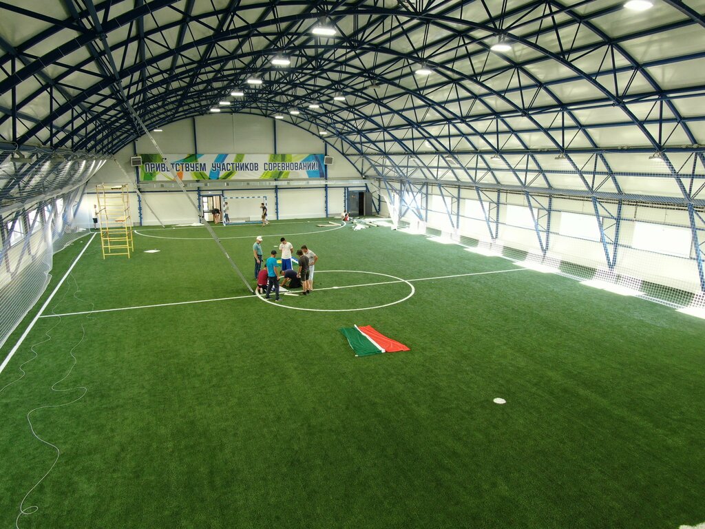 Spor arenası Футбольный манеж Южный, Mamadış, foto