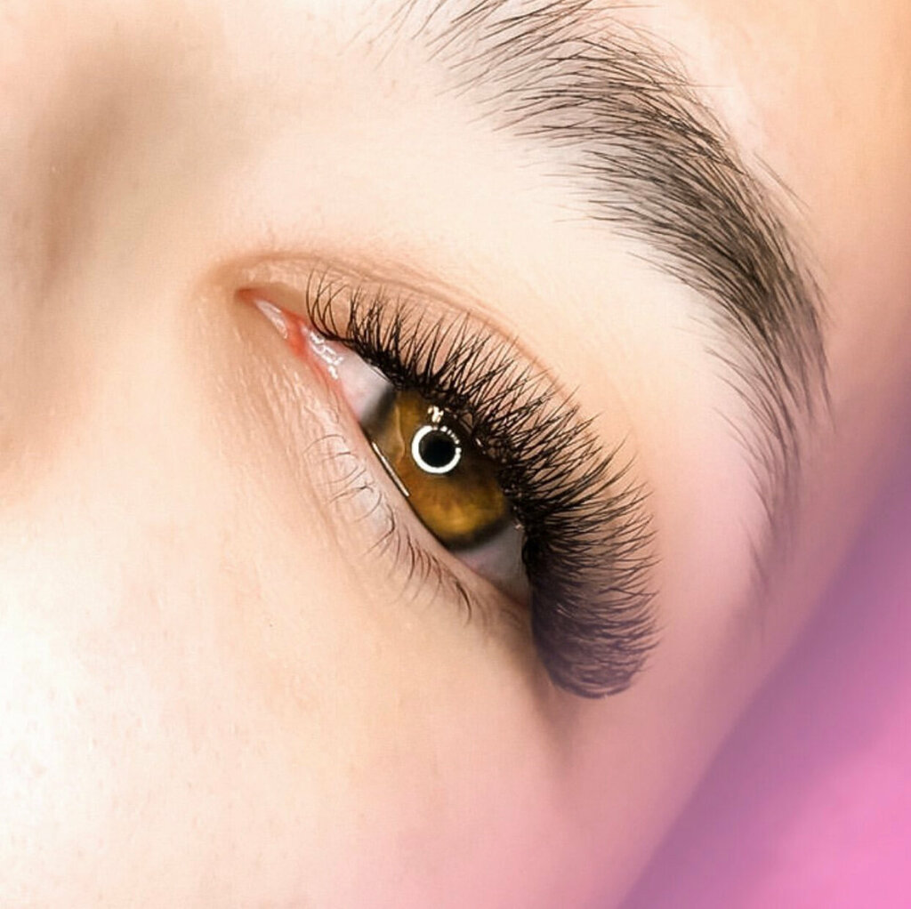 Kaş ve kirpik salonu Resnichnaya, Yekaterinburg, foto