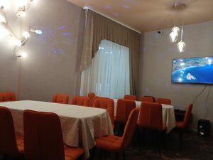 У Петровича (ulitsa Lomonosova No:4, Nizhnyaya Salda), kafe  Nijniaya Salda'dan