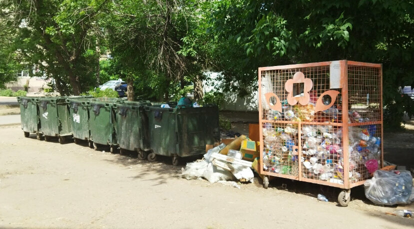 Çöp alanları Trash and garbage disposal area, Astrahan, foto
