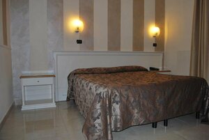 Hotel Coluccini (Tuscany, Lucca, Pietrasanta, Piazza Gabriele d'Annunzio, 13), otel  Toskana'dan