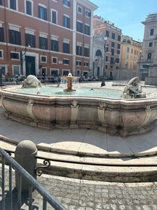 Fontana di piazza Colonna (Via del Corso No:243, Rome), çeşme  Roma'dan