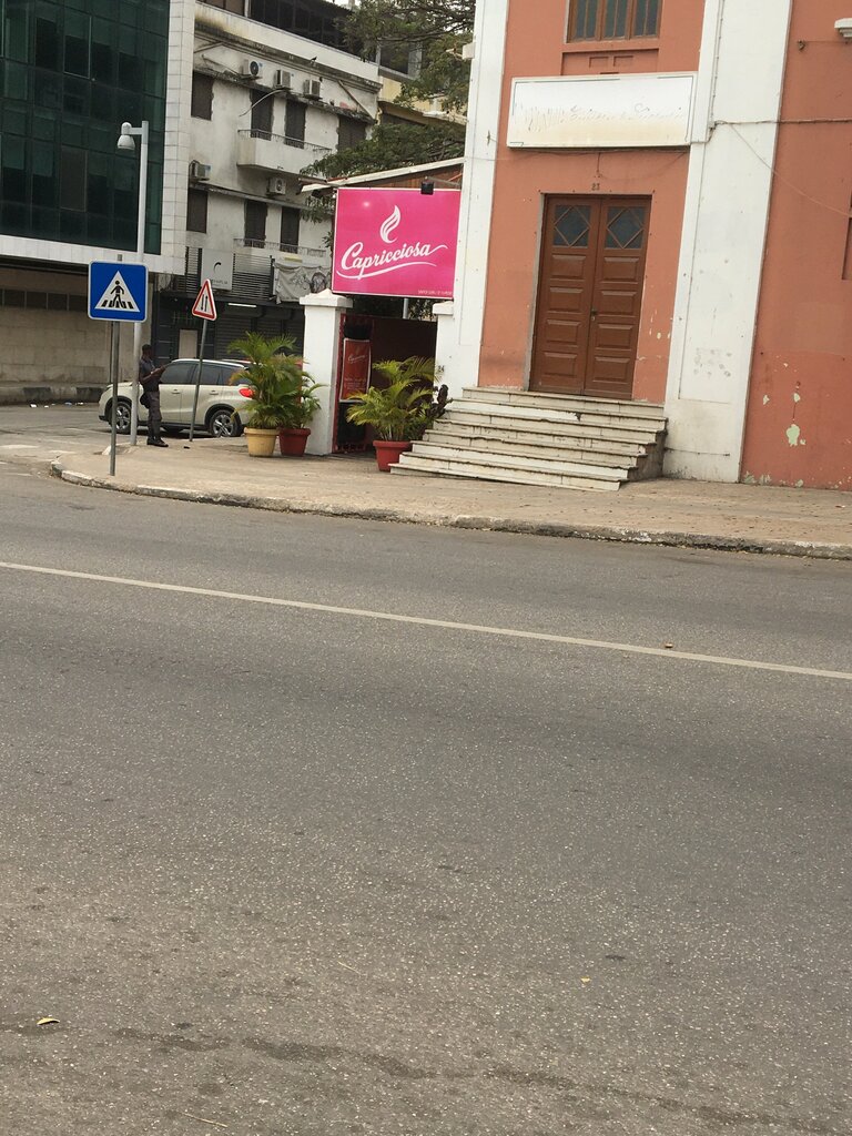 Kafe Capriciosa, Loanda, foto