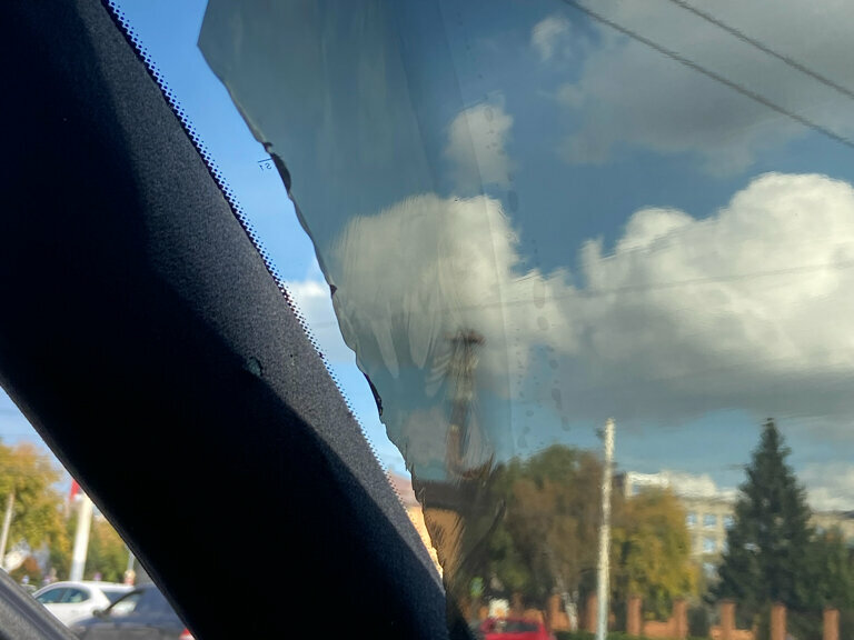 Araç camlarının renklendirilmesi Тонировкаусани, Omsk, foto
