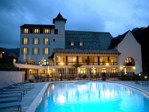 Hotel La Riviere (Occitanie, Aveyron, Arrondissement de Rodez, Entraygues-sur-Truyère, Avenue du Pont de Truyère), otel