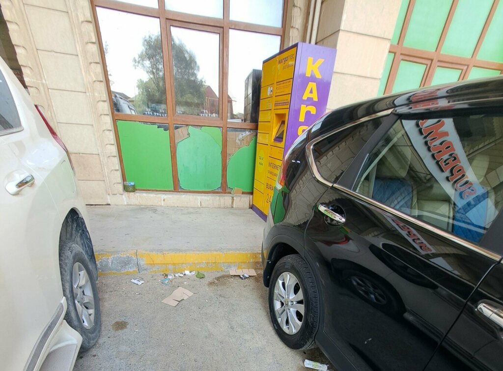 Parsel otomatı Kargomat, Bakü, foto