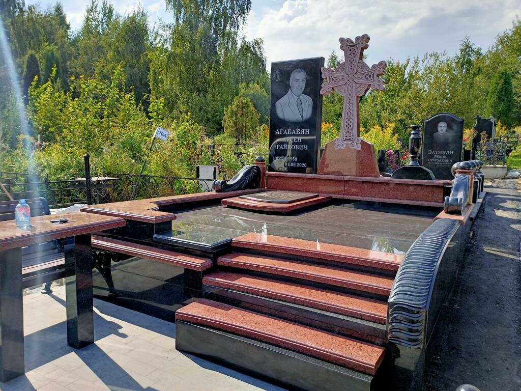 Heykel ve mezarlık taşı üreticileri Pamyat M, Moskova ve Moskovskaya oblastı, foto