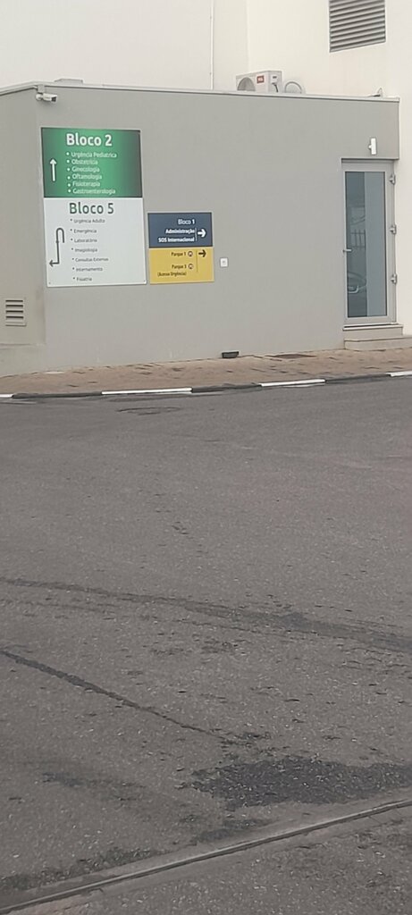 Tıp merkezleri ve klinikler Clínica Sagrada Esperança, Loanda, foto