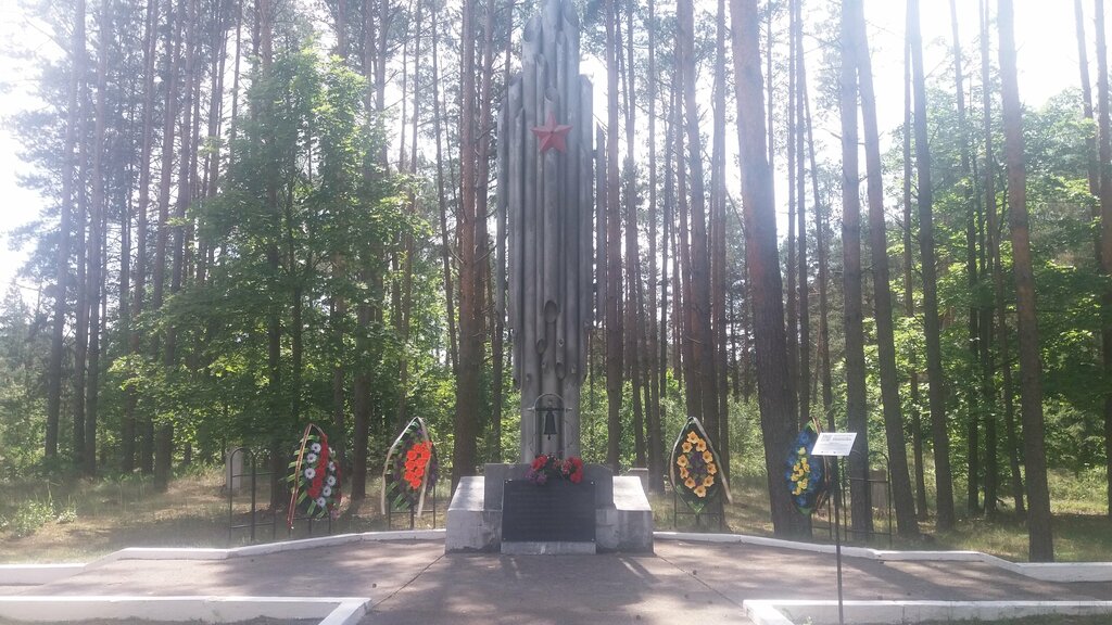 Anıt, heykel Памятник жертвам фашизма Реквием, Minskaya oblastı, foto