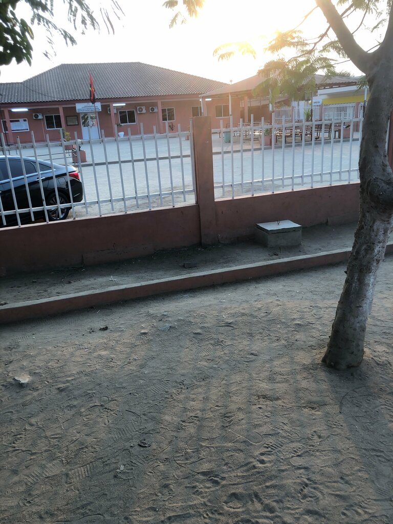 Belediyeler, devlet daireleri Administração Comunal Do Tala Hady, Loanda, foto