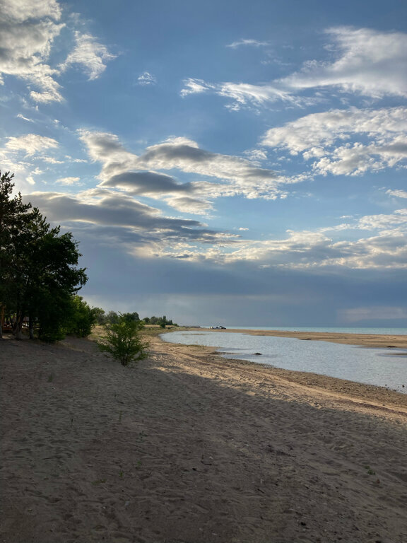 Plaj The whisper of the river, Almatı eyaleti, foto