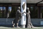 Ромео и Джульетта (Mira Avenue No:70), park, sokak heykeli  Noyabrsk'dan