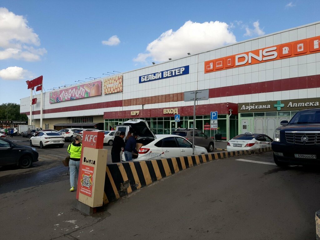 Parsel otomatı Kaspi Postamat, Astana, foto