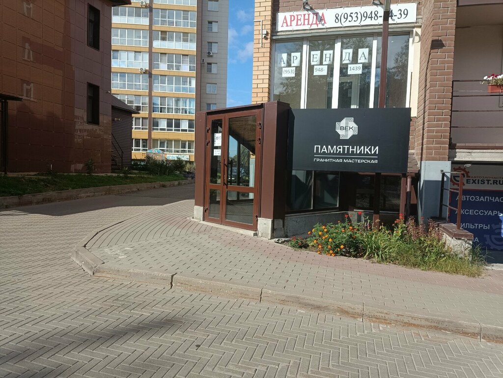 Heykel ve mezarlık taşı üreticileri VeK. Ves Kamen, Kirov, foto
