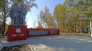 Воинам-землякам, погибшим во время Великой Отечественной войны 1941-1945 гг. (Voronezh Region, Novokhopyorskiy District, Kolenovskoye selskoye poseleniye, selo Podosinovka), anıt, heykel  Voronejskaya oblastından
