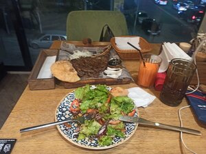 Paulownia (Magomeda Yaragskogo Street No:49Б), kafe  Makhachkala'dan