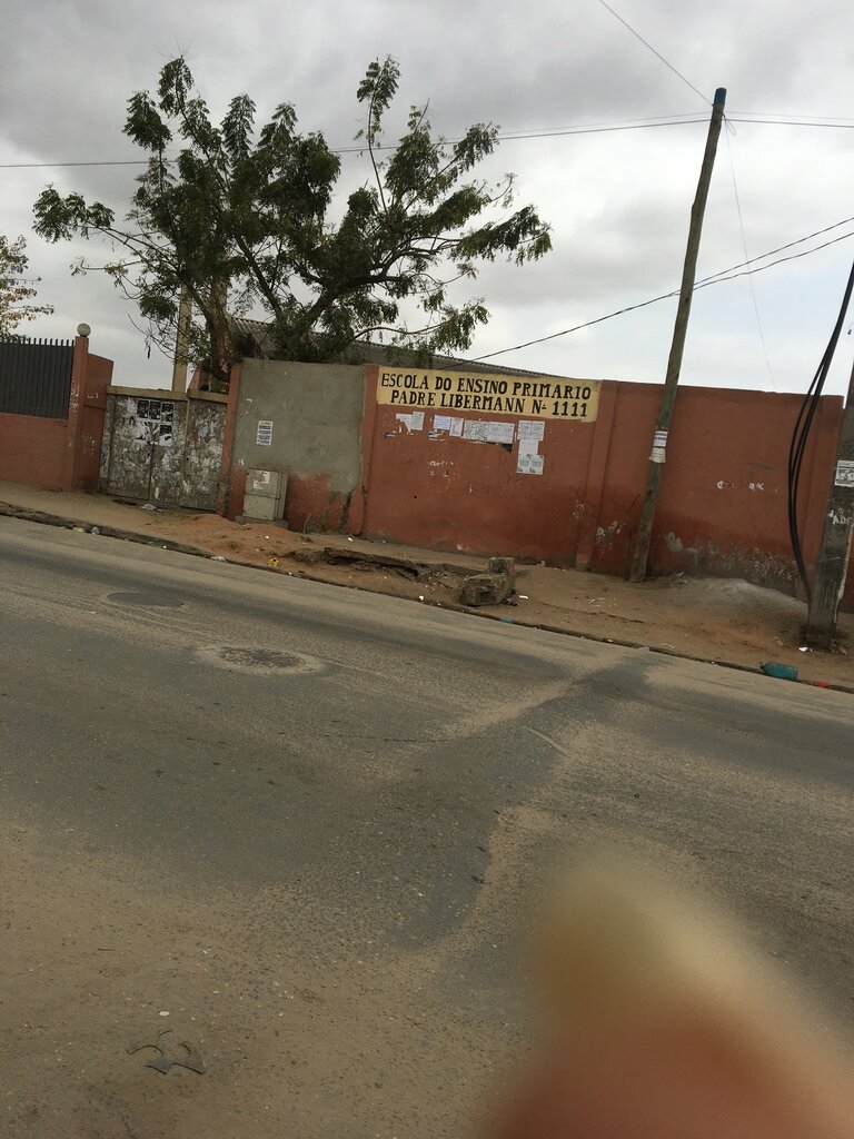 Ortaokul Escola Padre Liberman 111, Loanda, foto