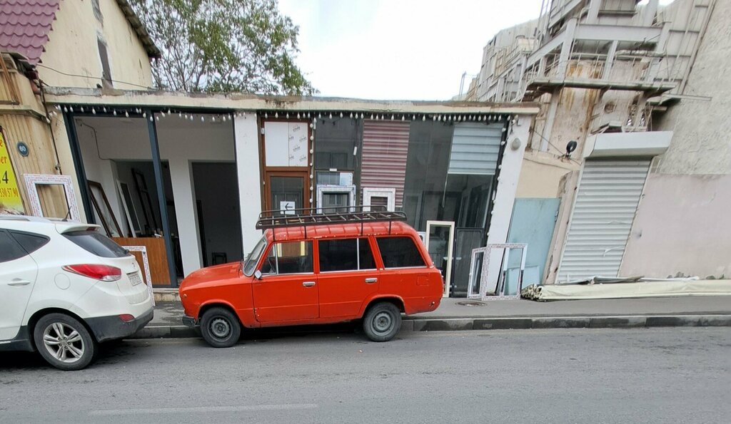 Kapılar Qapı Pəncərə, Bakü, foto