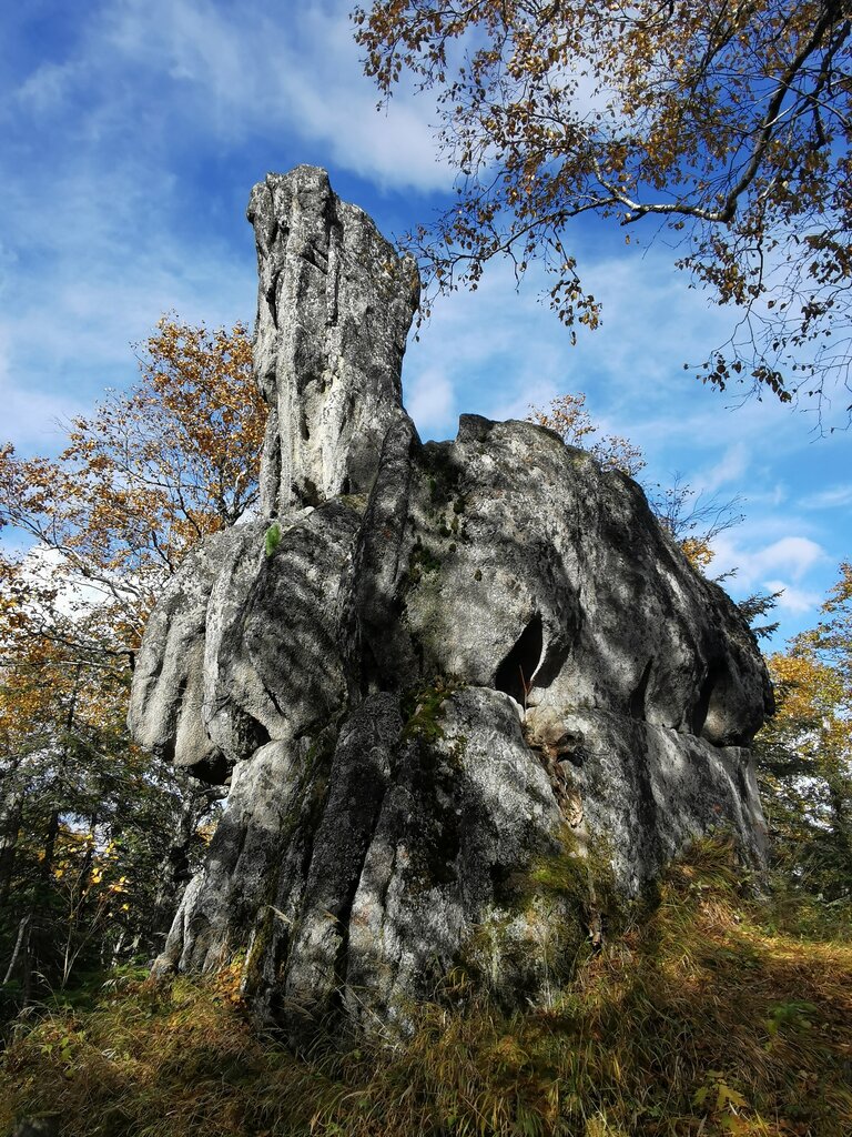 Dağ zirvesi Скала Шаман-камень, Habarovski krayı, foto