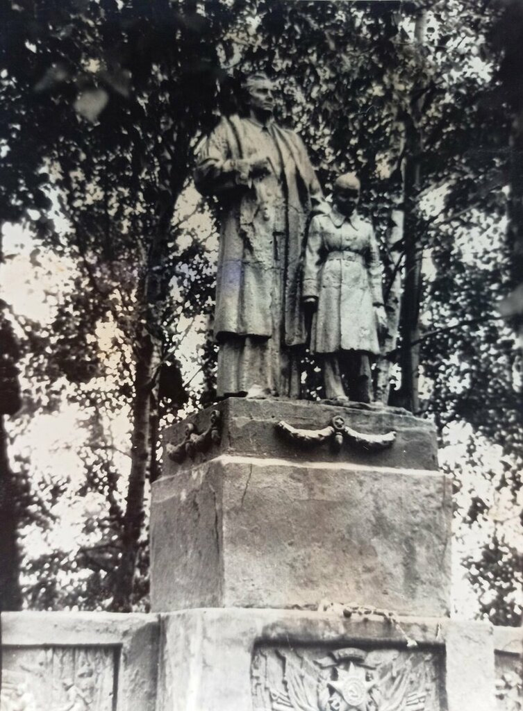 Anıt, heykel Воинское захоронение № 4844, Vitebskaya oblastı, foto