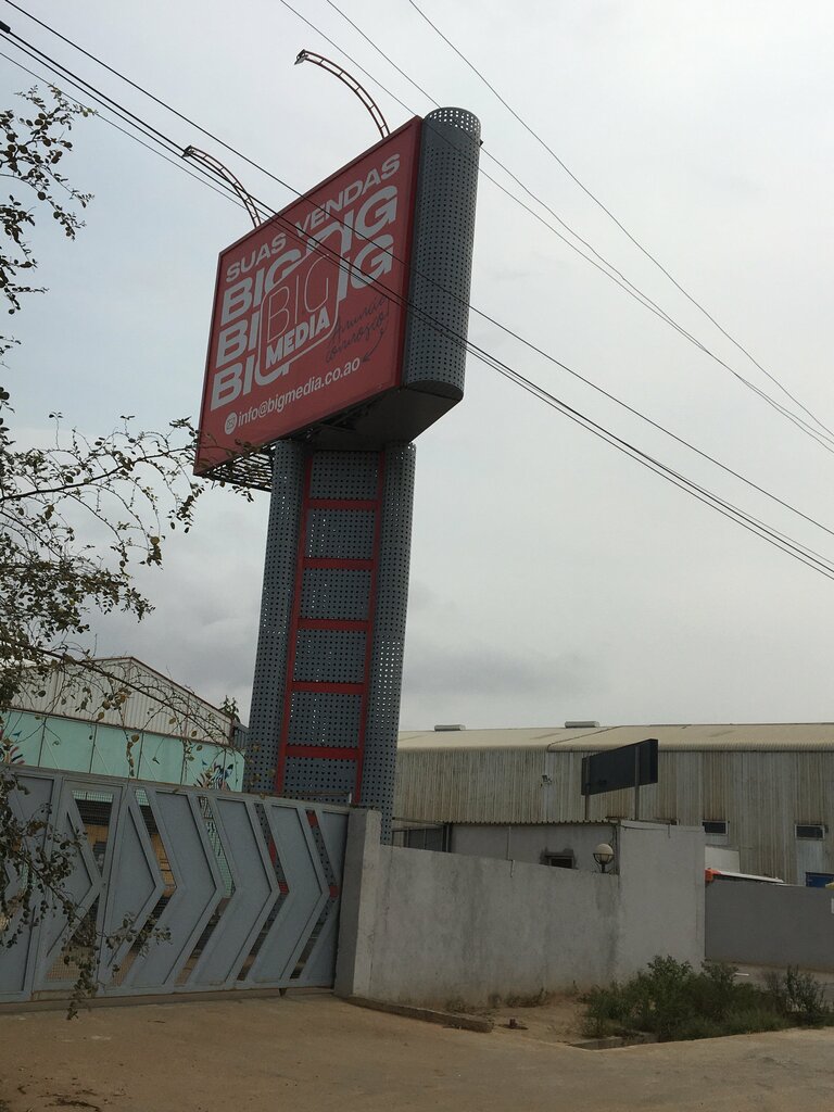 Gazete ve dergiler Big Media, Loanda, foto