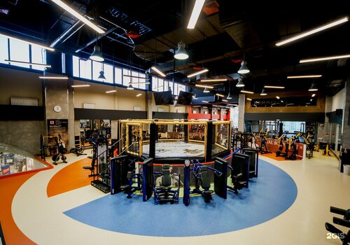 Fitness kulüpleri Strong Fitness Hall, Nijnevartovsk, foto