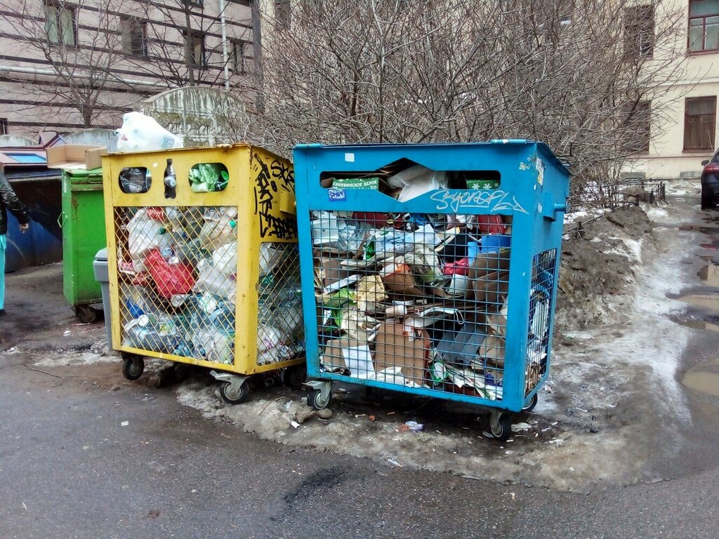 Ayrı çöp toplama noktası Петро-Васт, Saint‑Petersburg, foto