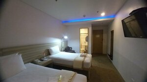 RedDoorz @ Ranchotel Alabang (National Capital Region, South Super Highway East Service Road), otel  Dünya'dan