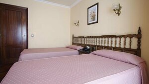 Hotel Comercio (Calle Augusto González Besada No:5, Poio), otel  Pontevedra'dan