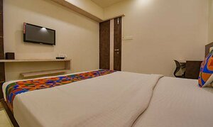 Fabhotel Rs Apartment (State of Maharashtra, Pune Airport), otel  Pune'den