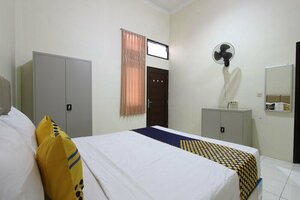 Spot On 93245 Guet House Mulia Dua Syariah (Central Java, Purbalingga Regency, Purbalingga), otel  Surakarta'dan