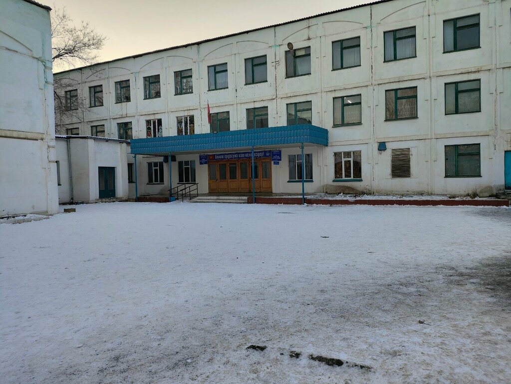Ortaokul Secondary Comprehensive School No. 3, Tokmok, Tokmok, foto