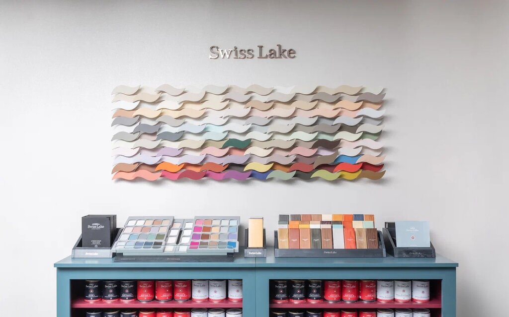 Boya ve cila malzemeleri üretim ve satış yerleri Art Lab Swiss Lake, Charmant, Moskova, foto