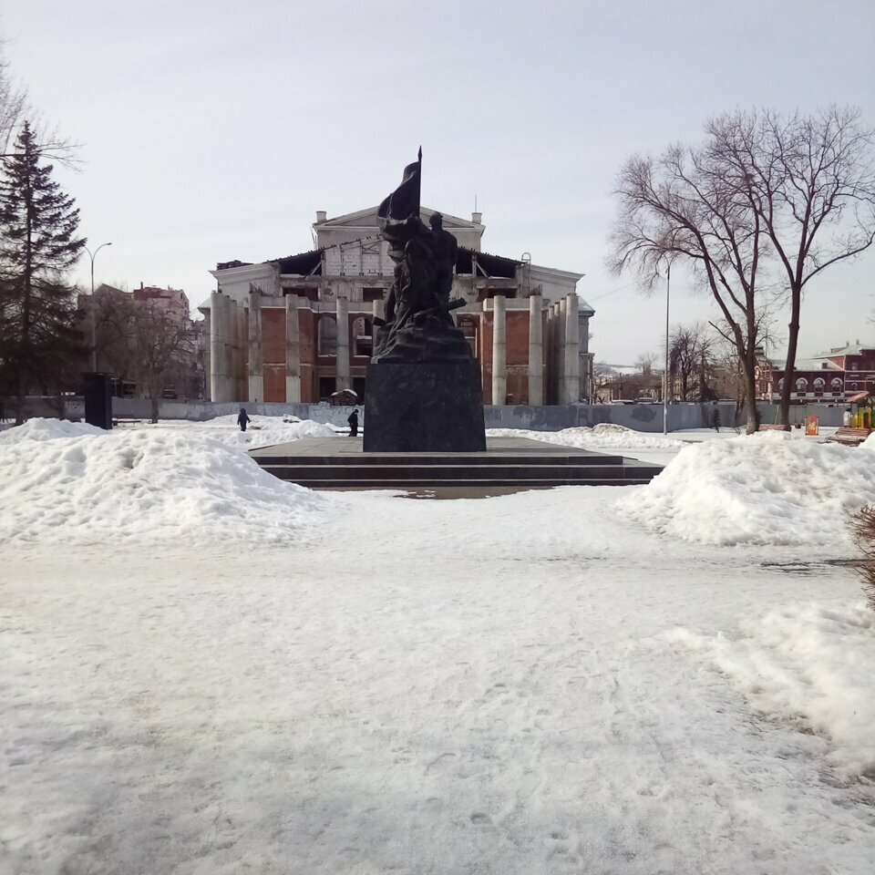 Anıt, heykel О.П. Табаков, Saratov, foto
